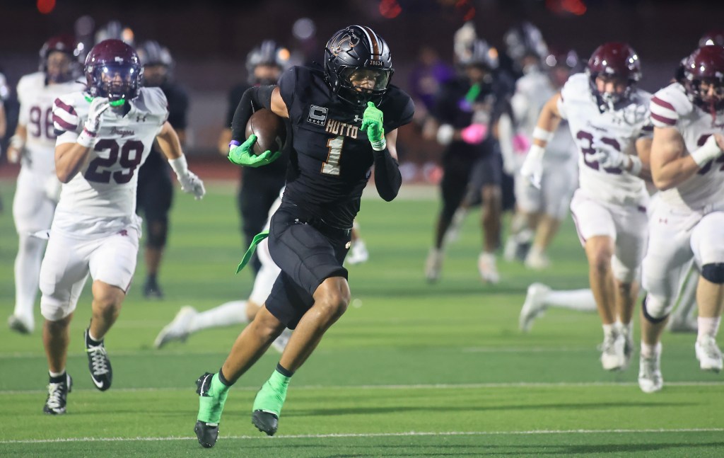Highlights: Hutto hangs on to defeat Round Rock, remains unbeaten in 25 ...