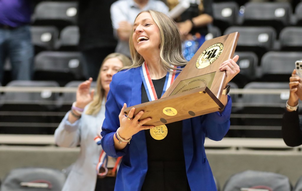 Friday’s UIL volleyball roundup: Decatur rallies to win 4A crown ...