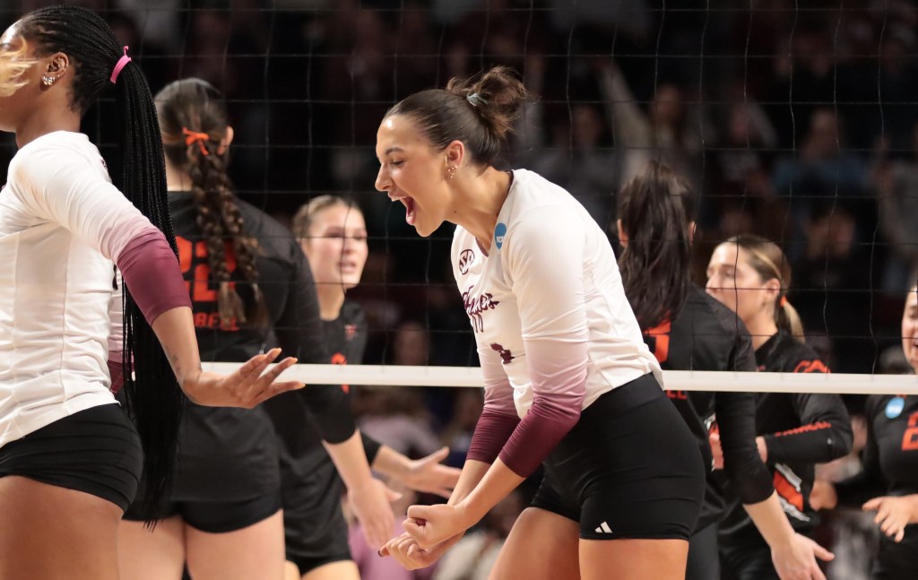 Breaking news: Texas A&M sweeps Kentucky to win program's first ...